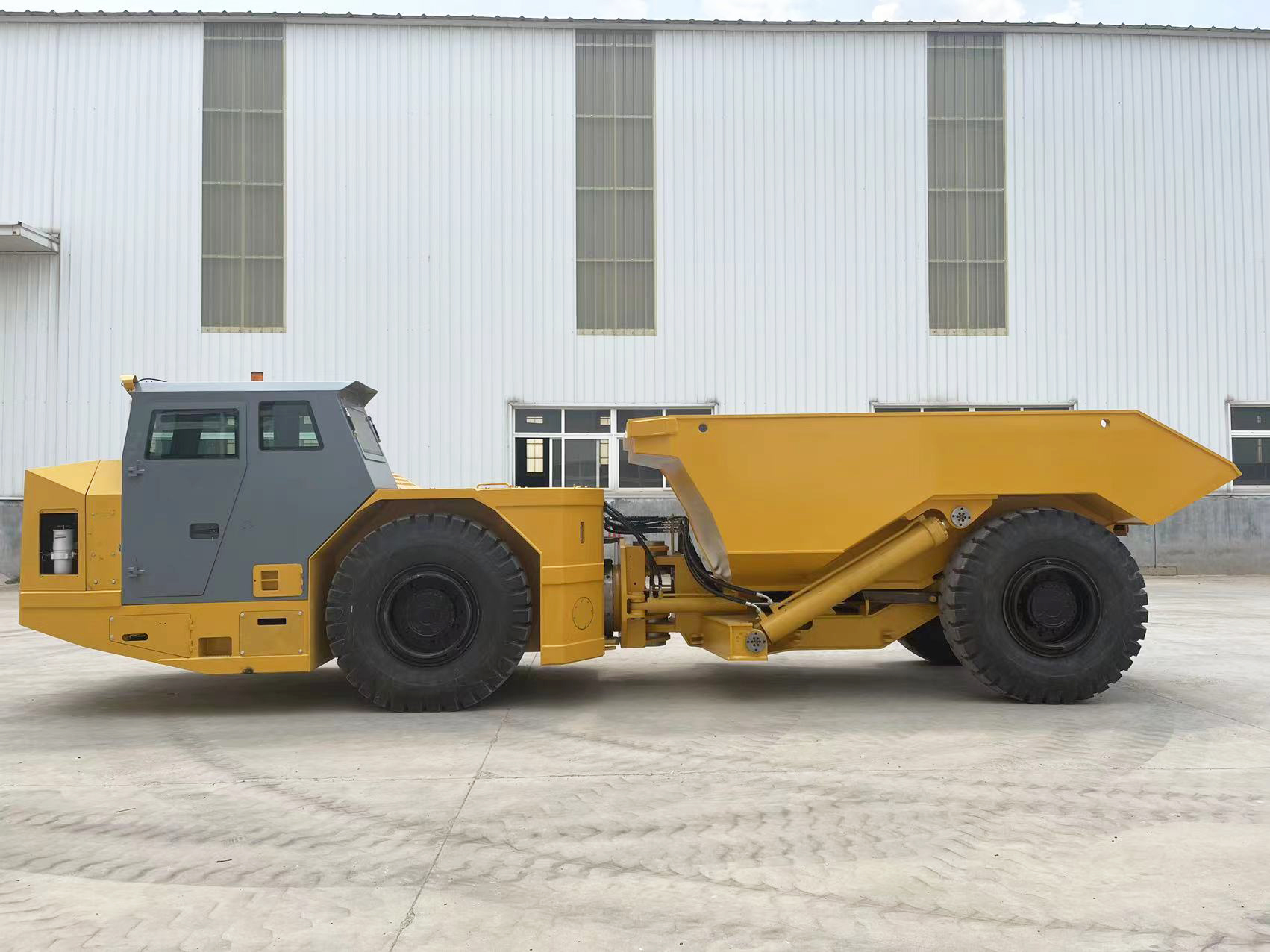 Underground Truck - web2